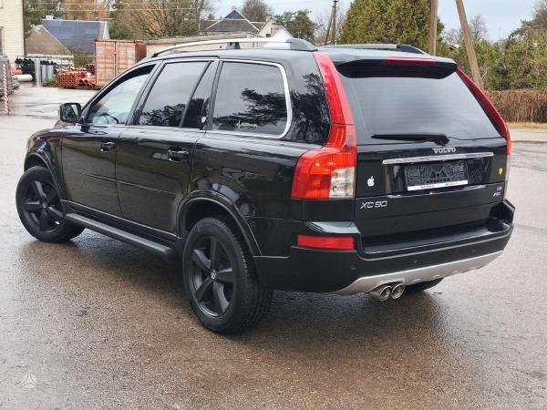Black Volvo XC90 2007 in Utena, with an engine capacity of 2.40 L and mileage of 355 thousand km for 5650 €, photo 4 on AUTOMOTO.COM.LV