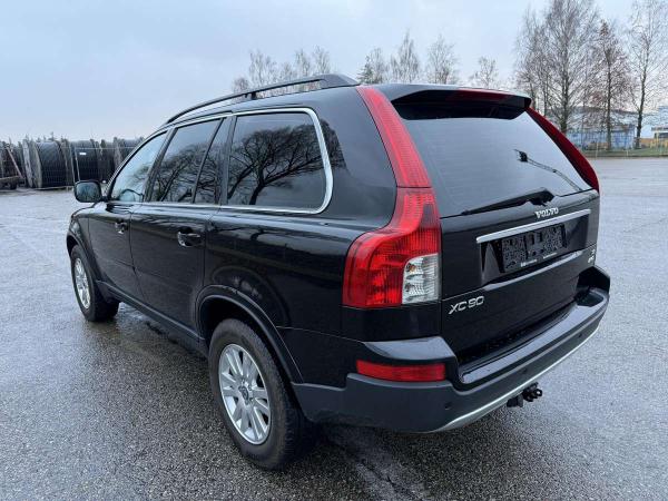 Black Volvo XC90 2007 in Marijampole, with an engine capacity of 2.40 L and mileage of 345 thousand km for 5999 €, photo 3 on AUTOMOTO.COM.LV