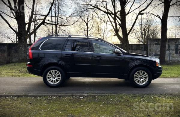 Black Volvo XC90 2007 in Jurmala, with an engine capacity of 2.40 L and mileage of 305 thousand km for 6450 €, photo 4 on AUTOMOTO.COM.LV