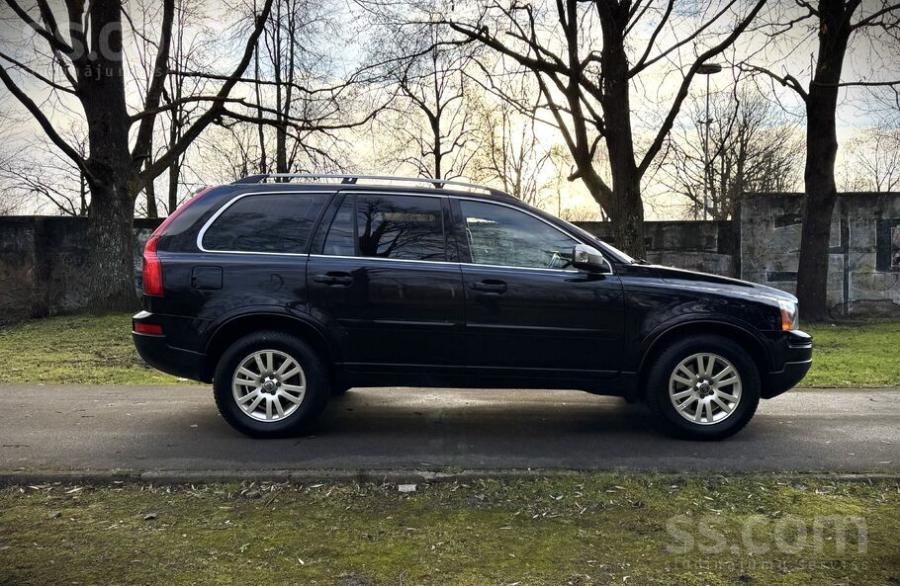Black Volvo XC90 2007 in Jurmala, with an engine capacity of 2.40 L and mileage of 305 thousand km for 6450 €, photo 4 on AUTOMOTO.COM.LV