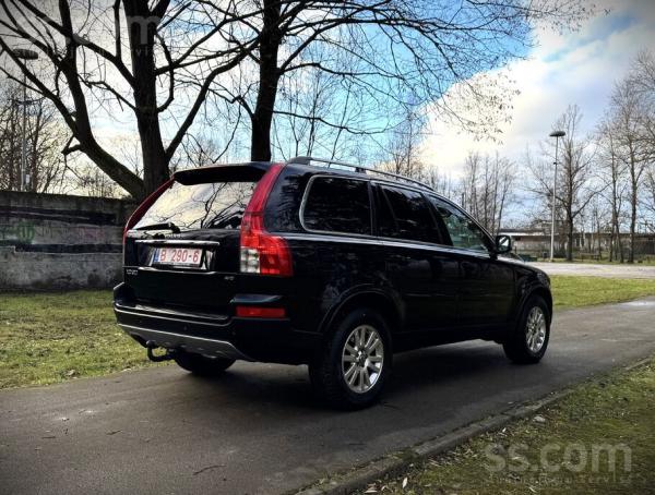 Black Volvo XC90 2007 in Jurmala, with an engine capacity of 2.40 L and mileage of 305 thousand km for 6450 €, photo 5 on AUTOMOTO.COM.LV