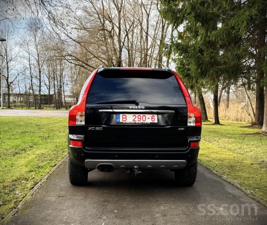 Black Volvo XC90 2007 in Jurmala, with an engine capacity of 2.40 L and mileage of 305 thousand km for 6450 €, photo 6 on AUTOMOTO.COM.LV