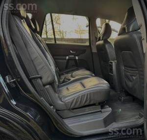 Black Volvo XC90 2007 in Jurmala, with an engine capacity of 2.40 L and mileage of 305 thousand km for 6450 €, photo 12 on AUTOMOTO.COM.LV