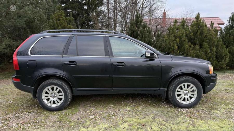 Black Volvo XC90 2007 in Kretinga, with an engine capacity of 2.40 L and mileage of 247 thousand km for 5500 €, photo 2 on AUTOMOTO.COM.LV