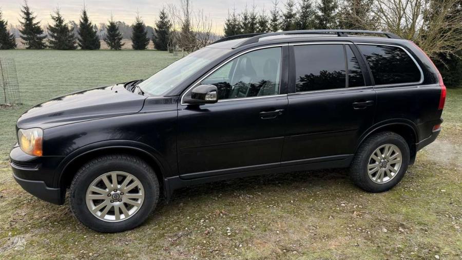 Black Volvo XC90 2007 in Kretinga, with an engine capacity of 2.40 L and mileage of 247 thousand km for 5500 €, photo 8 on AUTOMOTO.COM.LV