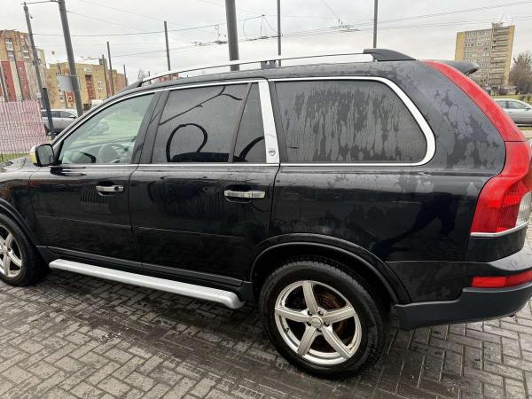 Black Volvo XC90 2007 in Kaunas, with an engine capacity of 2.40 L and mileage of 340 thousand km for 6200 €, photo 3 on AUTOMOTO.COM.LV