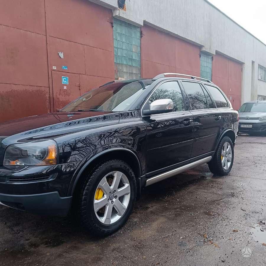 Black Volvo XC90 2007 in Vilnius, with an engine capacity of 2.40 L and mileage of 410 thousand km for 7200 €, photo 6 on AUTOMOTO.COM.LV