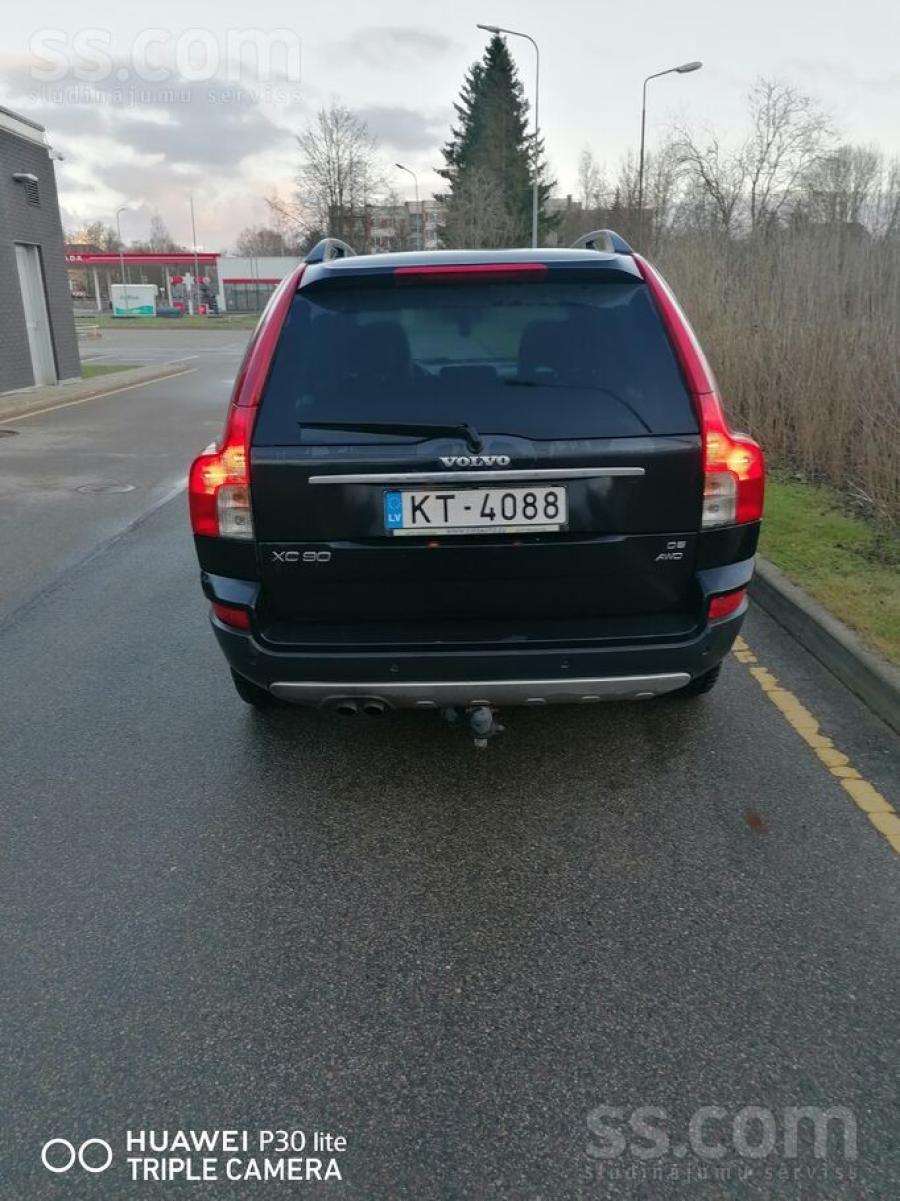 Black Volvo XC90 2007 in Limbazi, with an engine capacity of 2.40 L and mileage of 376 thousand km for 3500 €, photo 2 on AUTOMOTO.COM.LV