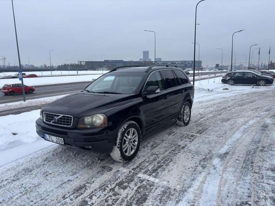 Melns Volvo XC90 2007 Viļņa, ar dzinēja tilpumu 2.40 L un nobraukumu 351 tūkst. km par 6500 €, foto 2 vietnē AUTOMOTO.COM.LV