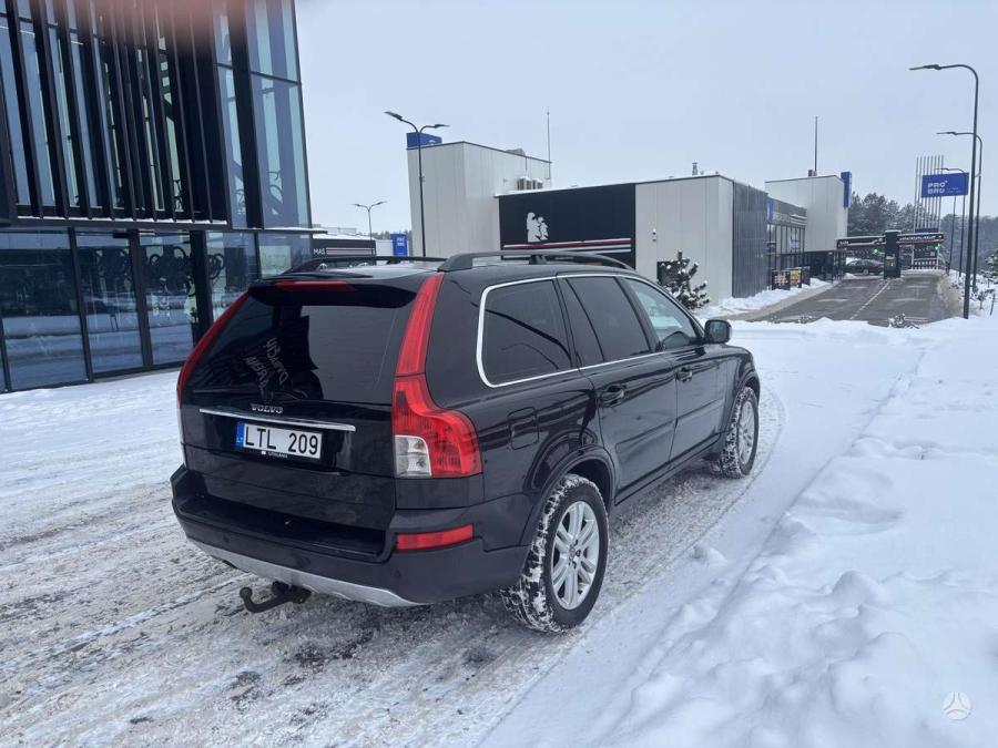 Melns Volvo XC90 2007 Viļņa, ar dzinēja tilpumu 2.40 L un nobraukumu 351 tūkst. km par 6500 €, foto 4 vietnē AUTOMOTO.COM.LV