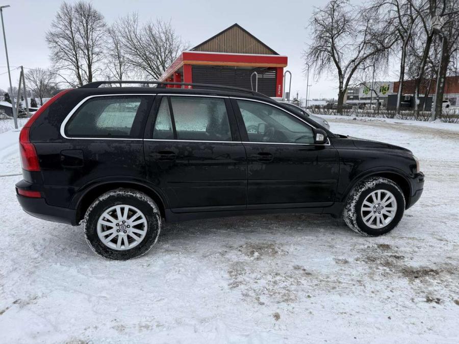 Black Volvo XC90 2007 in Ukmerge, with an engine capacity of 2.40 L and mileage of 322 thousand km for 4800 €, photo 9 on AUTOMOTO.COM.LV