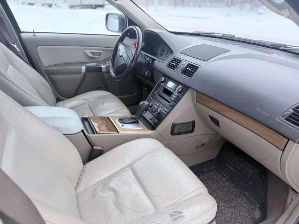 Melns Volvo XC90 2007 Viļņa, ar dzinēja tilpumu 3.19 L un nobraukumu 320 tūkst. km par 2900 €, foto 9 vietnē AUTOMOTO.COM.LV