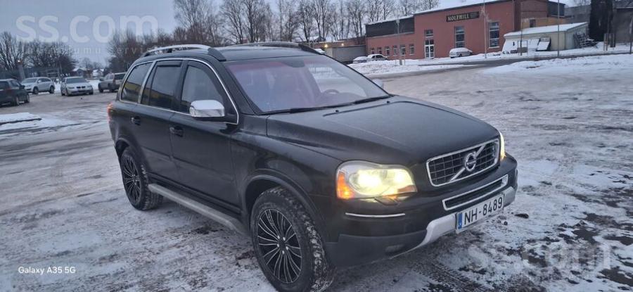 Black Volvo XC90 2007 in Cesis, with an engine capacity of 2.40 L and mileage of 360 thousand km for 6600 €, photo 1 on AUTOMOTO.COM.LV