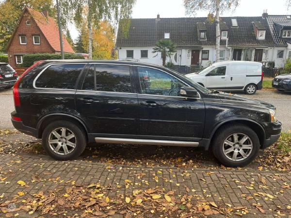 Black Volvo XC90 2007 in Marijampole, with an engine capacity of 2.40 L and mileage of 294 thousand km for 5100 €, photo 2 on AUTOMOTO.COM.LV