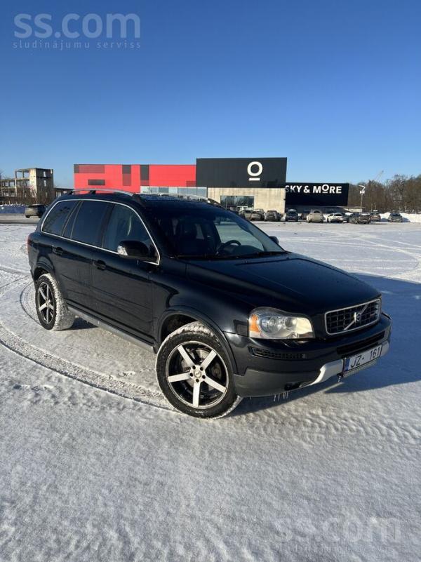 Melns Volvo XC90 2007 Rīga, ar dzinēja tilpumu 2.40 L un nobraukumu 305 tūkst. km par 7200 €, foto 1 vietnē AUTOMOTO.COM.LV