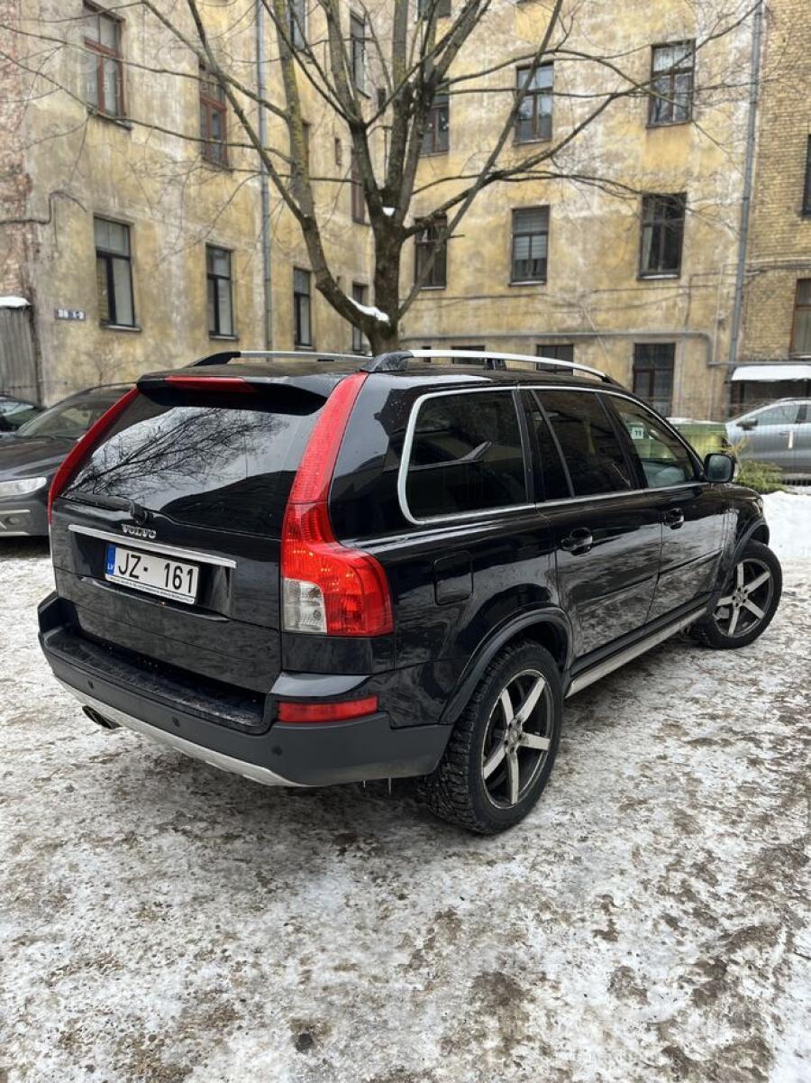 Black Volvo XC90 2007 in Riga, with an engine capacity of 2.40 L and mileage of 305 thousand km for 7200 €, photo 6 on AUTOMOTO.COM.LV