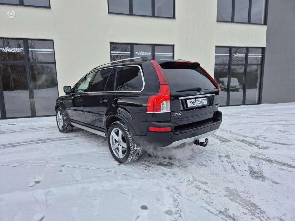 Black Volvo XC90 2007 in Marijampole, with an engine capacity of 2.40 L and mileage of 273 thousand km for 7500 €, photo 6 on AUTOMOTO.COM.LV