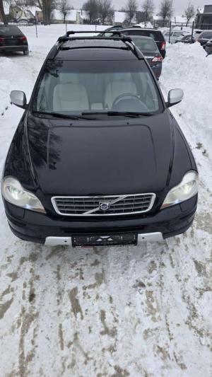 Black Volvo XC90 2007 in Siauliai, with an engine capacity of 2.40 L and mileage of 280 thousand km for 6999 €, photo 9 on AUTOMOTO.COM.LV