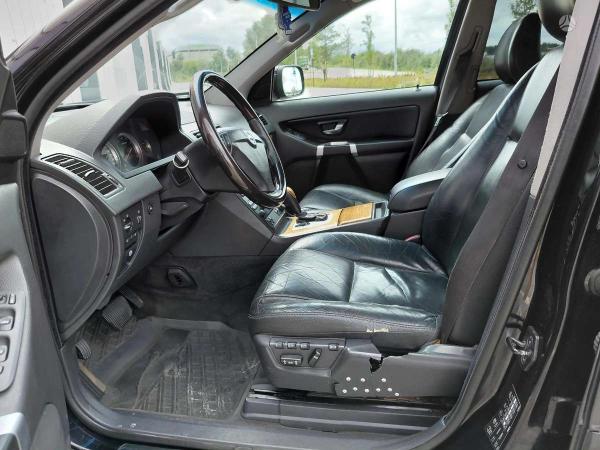 Melns Volvo XC90 2007 Viļņa, ar dzinēja tilpumu 3.19 L un nobraukumu 297 tūkst. km par 4000 €, foto 8 vietnē AUTOMOTO.COM.LV