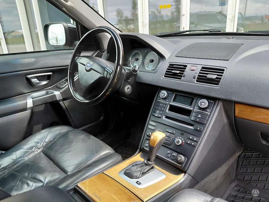 Melns Volvo XC90 2007 Viļņa, ar dzinēja tilpumu 3.19 L un nobraukumu 297 tūkst. km par 4000 €, foto 13 vietnē AUTOMOTO.COM.LV