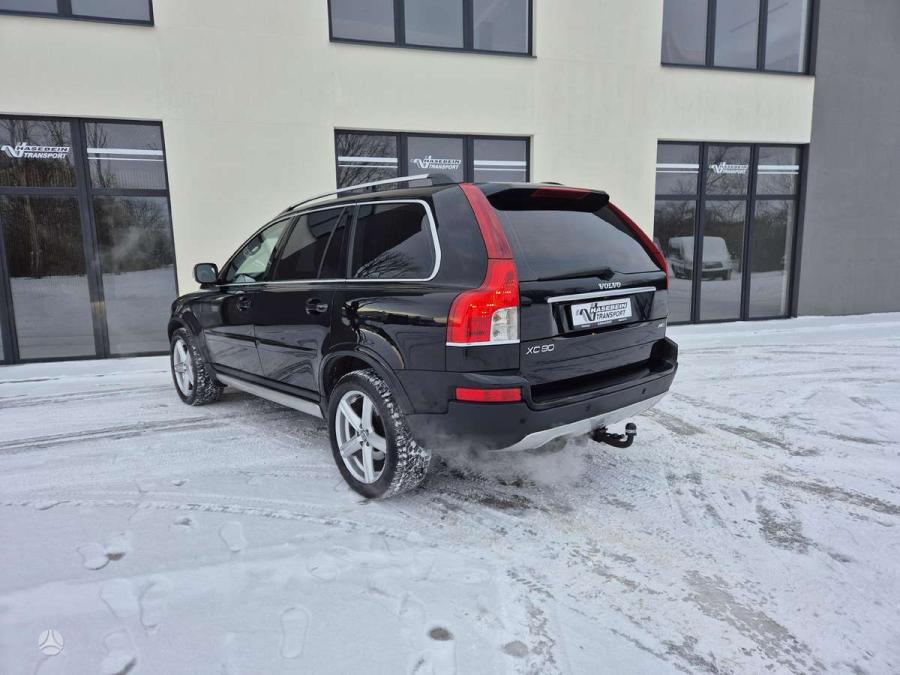 Black Volvo XC90 2007 in Marijampole, with an engine capacity of 2.40 L and mileage of 273 thousand km for 7199 €, photo 6 on AUTOMOTO.COM.LV