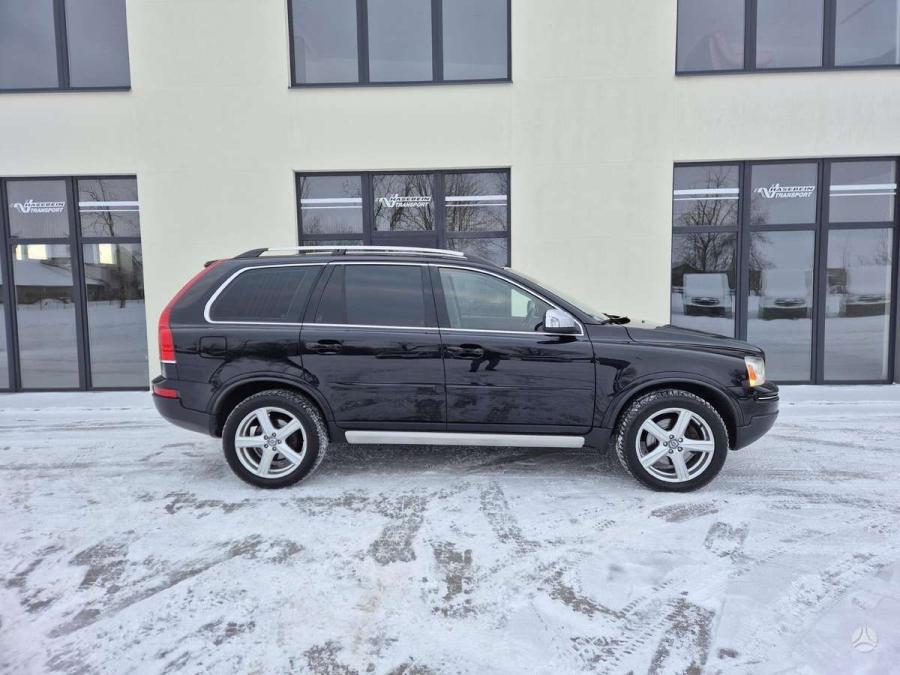 Black Volvo XC90 2007 in Marijampole, with an engine capacity of 2.40 L and mileage of 273 thousand km for 7199 €, photo 7 on AUTOMOTO.COM.LV