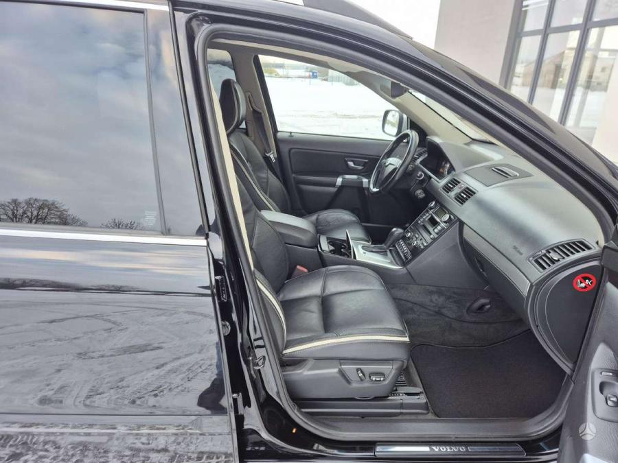 Black Volvo XC90 2007 in Marijampole, with an engine capacity of 2.40 L and mileage of 273 thousand km for 7199 €, photo 23 on AUTOMOTO.COM.LV