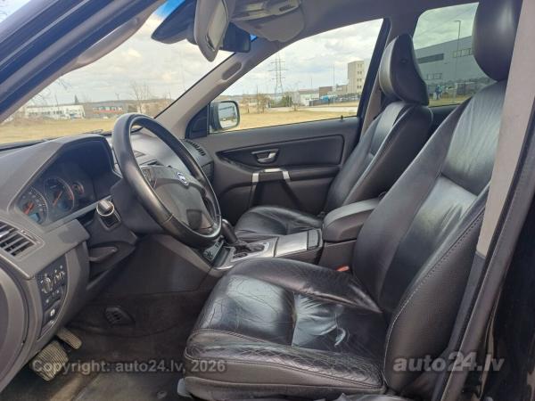 Melns Volvo XC90 2007 Tallina, ar dzinēja tilpumu 2.40 L un nobraukumu 363 tūkst. km par 5900 €, foto 9 vietnē AUTOMOTO.COM.LV