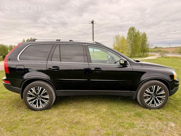 Black Volvo XC90 2007 in Riga, with an engine capacity of 2.40 L and mileage of 280 thousand km for 8790 €, photo 5 on AUTOMOTO.COM.LV