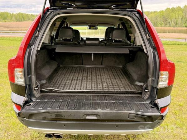Black Volvo XC90 2007 in Riga, with an engine capacity of 2.40 L and mileage of 280 thousand km for 8790 €, photo 9 on AUTOMOTO.COM.LV