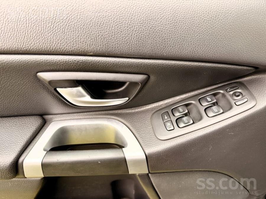 Melns Volvo XC90 2007 Rīga, ar dzinēja tilpumu 2.40 L un nobraukumu 280 tūkst. km par 8790 €, foto 18 vietnē AUTOMOTO.COM.LV