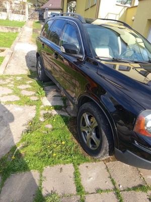 Black Volvo XC90 2007 in Vilnius, with an engine capacity of 2.40 L and mileage of 360 thousand km for 6750 €, photo 7 on AUTOMOTO.COM.LV