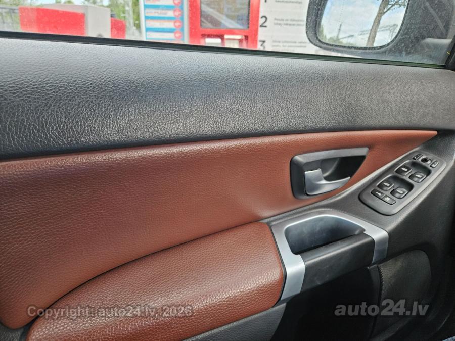 Черный Вольво ХС90 2007 в Таллин, объемом двигателя 2.40 л и пробегом 238 тыс. км за 3999 €, фото 8 на AUTOMOTO.COM.LV