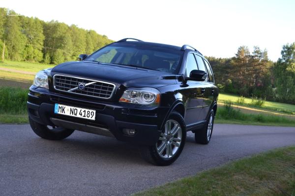 Black Volvo XC90 2007 in Vilnius, with an engine capacity of 2.40 L and mileage of 299 thousand km for 5950 €, photo 3 on AUTOMOTO.COM.LV