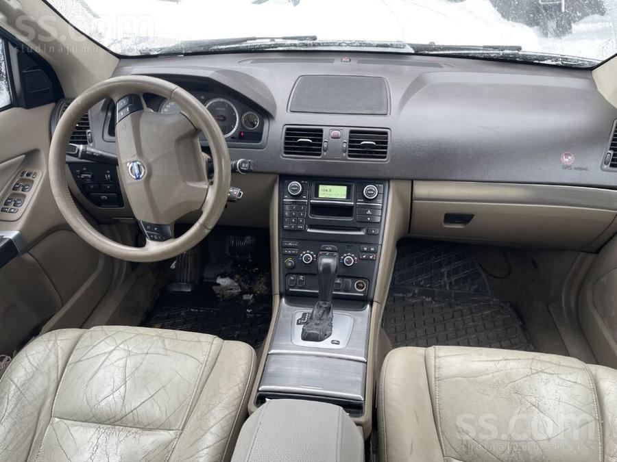Black Volvo XC90 2007 in Riga, with an engine capacity of 2.40 L and mileage of 0 thousand km for 4300 €, photo 8 on AUTOMOTO.COM.LV
