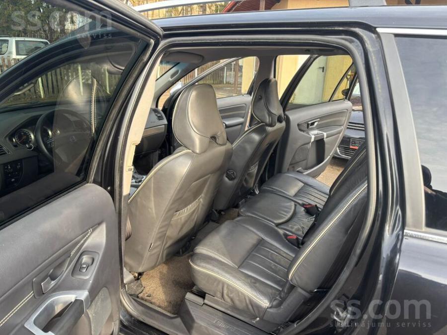 Melns Volvo XC90 2007 Rīga, ar dzinēja tilpumu 2.40 L un nobraukumu 325 tūkst. km par 6450 €, foto 12 vietnē AUTOMOTO.COM.LV