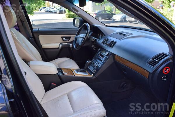 Black Volvo XC90 2007 in Gulbene, with an engine capacity of 2.40 L and mileage of 278 thousand km for 6550 €, photo 3 on AUTOMOTO.COM.LV