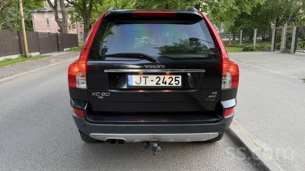 Black Volvo XC90 2007 in Riga, with an engine capacity of 2.40 L and mileage of 356 thousand km for 6799 €, photo 5 on AUTOMOTO.COM.LV