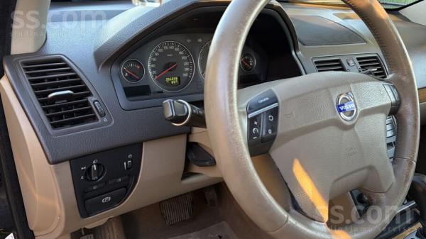 Black Volvo XC90 2007 in Riga, with an engine capacity of 2.40 L and mileage of 356 thousand km for 6799 €, photo 9 on AUTOMOTO.COM.LV