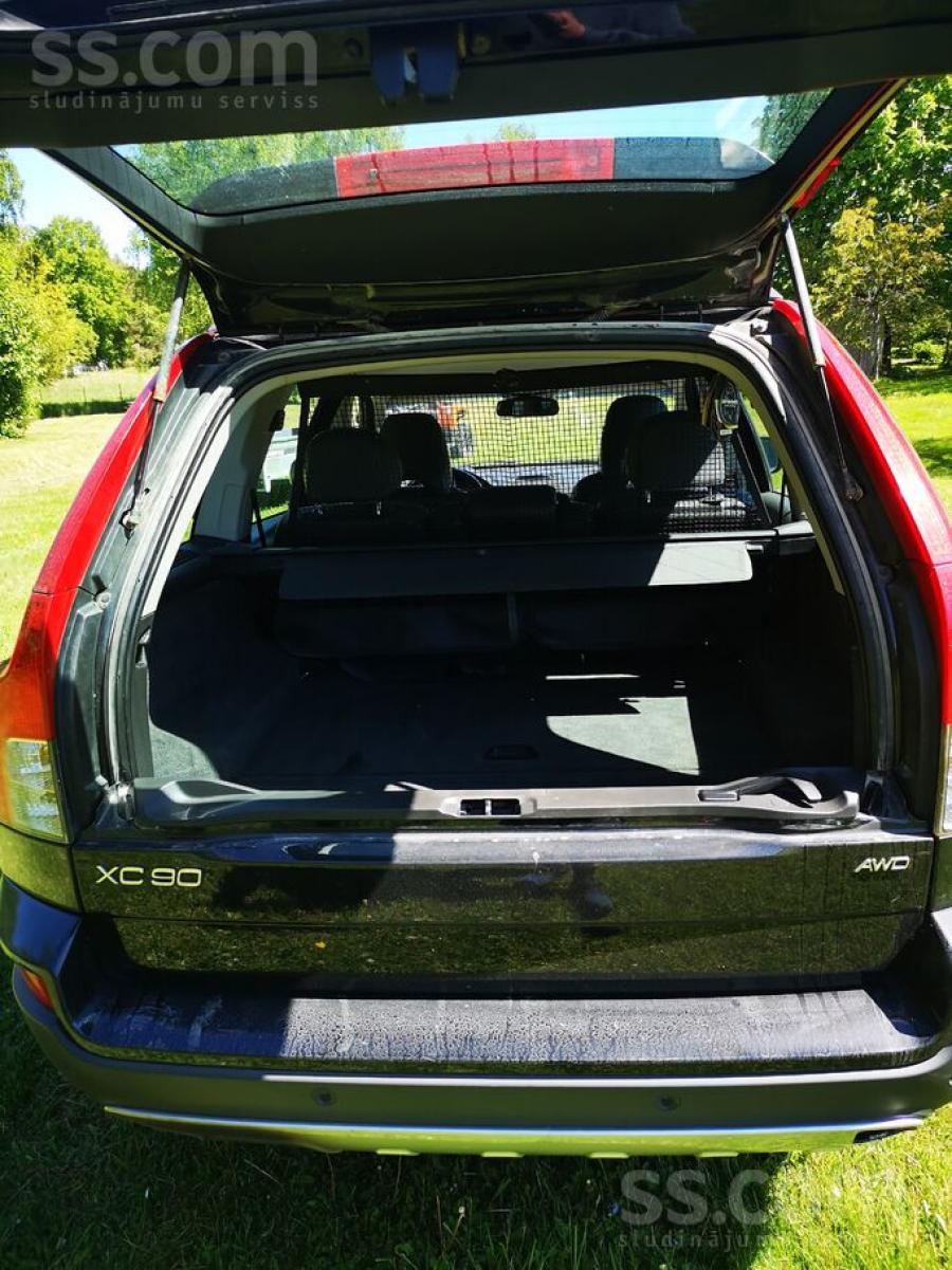 Black Volvo XC90 2007 in Talsi, with an engine capacity of 2.40 L and mileage of 418 thousand km for 4000 €, photo 7 on AUTOMOTO.COM.LV