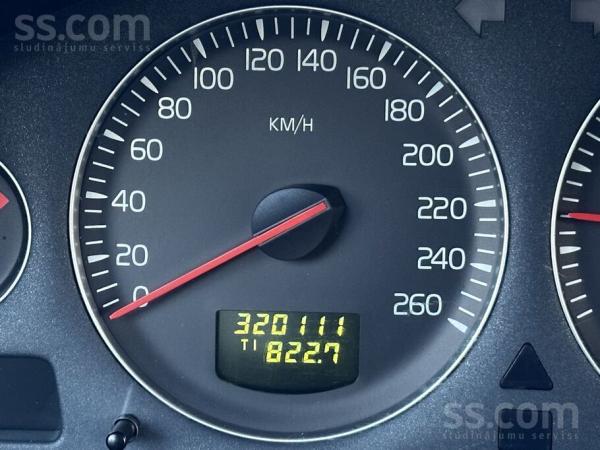 Black Volvo XC90 2007 in Riga, with an engine capacity of 2.40 L and mileage of 319 thousand km for 6399 €, photo 8 on AUTOMOTO.COM.LV