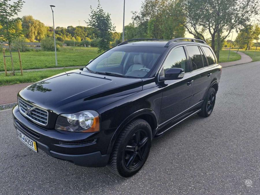 Black Volvo XC90 2007 in Vilnius, with an engine capacity of 2.40 L and mileage of 292 thousand km for 6350 €, photo 4 on AUTOMOTO.COM.LV
