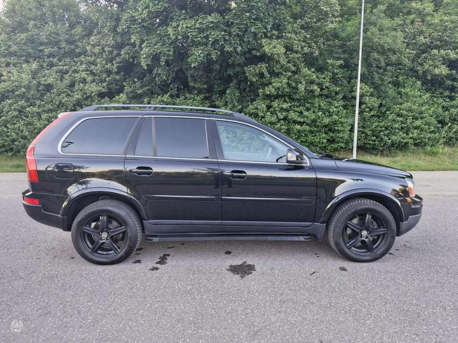 Black Volvo XC90 2007 in Vilnius, with an engine capacity of 2.40 L and mileage of 292 thousand km for 6350 €, photo 5 on AUTOMOTO.COM.LV