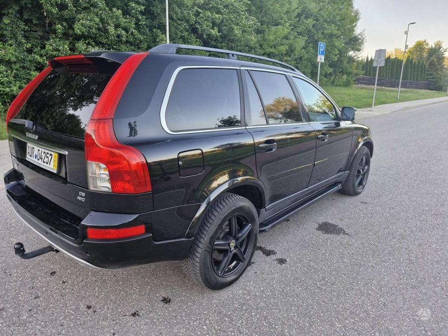 Black Volvo XC90 2007 in Vilnius, with an engine capacity of 2.40 L and mileage of 292 thousand km for 6350 €, photo 8 on AUTOMOTO.COM.LV