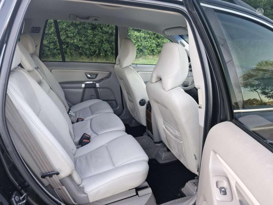 Black Volvo XC90 2007 in Vilnius, with an engine capacity of 2.40 L and mileage of 292 thousand km for 6350 €, photo 10 on AUTOMOTO.COM.LV