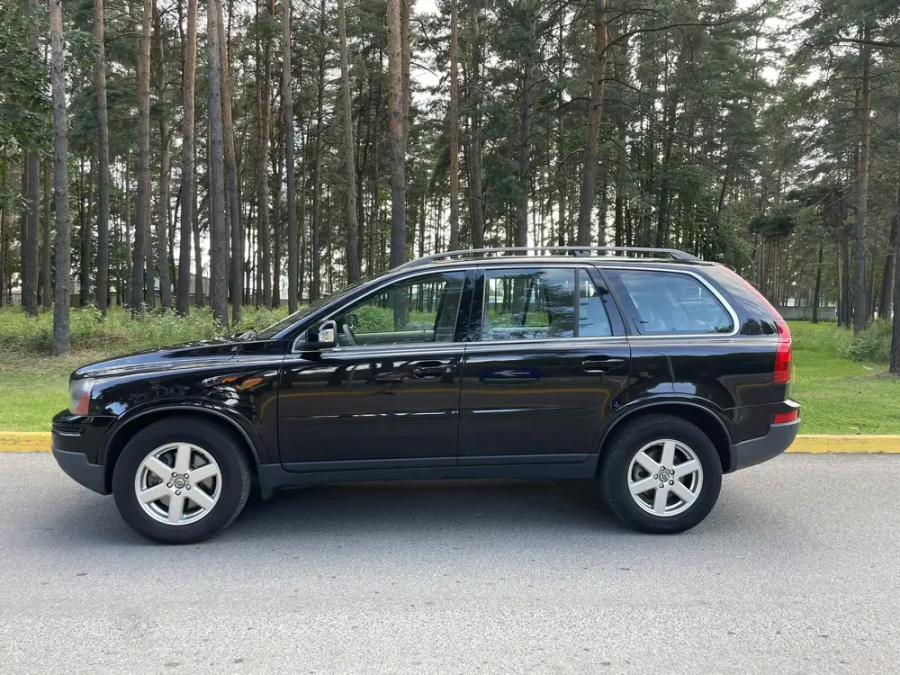 Black Volvo XC90 2007 in Riga, with an engine capacity of 2.40 L and mileage of 239 thousand km for 3000 €, photo 6 on AUTOMOTO.COM.LV