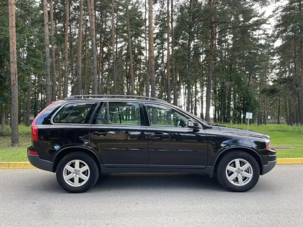 Black Volvo XC90 2007 in Riga, with an engine capacity of 2.40 L and mileage of 239 thousand km for 3000 €, photo 6 on AUTOMOTO.COM.LV