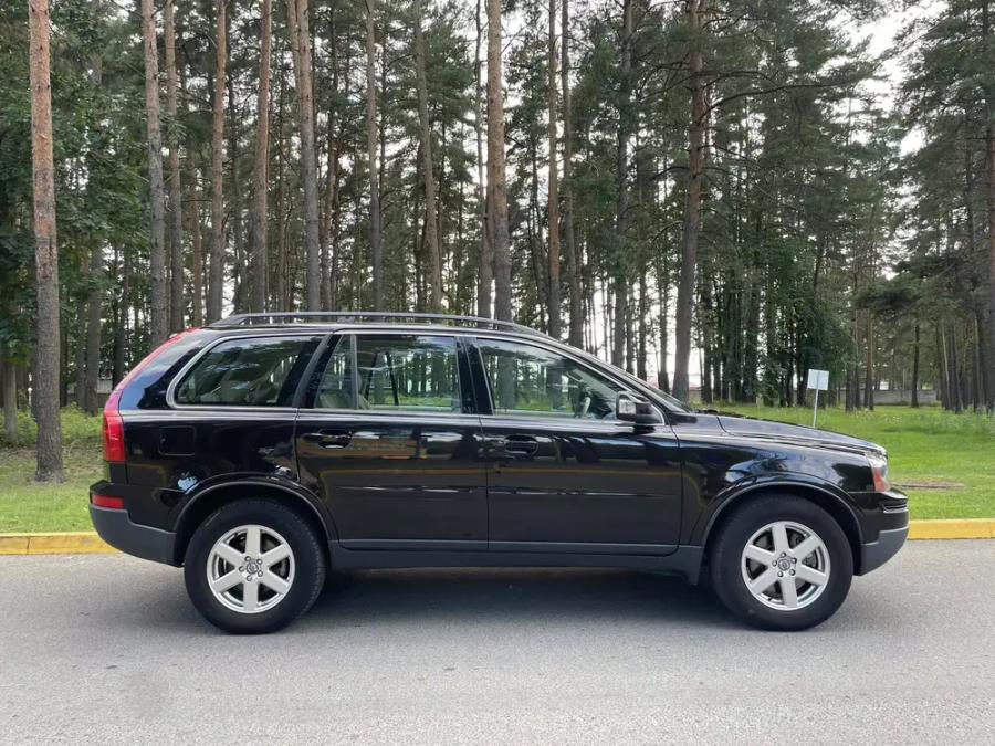 Black Volvo XC90 2007 in Riga, with an engine capacity of 2.40 L and mileage of 239 thousand km for 3000 €, photo 7 on AUTOMOTO.COM.LV