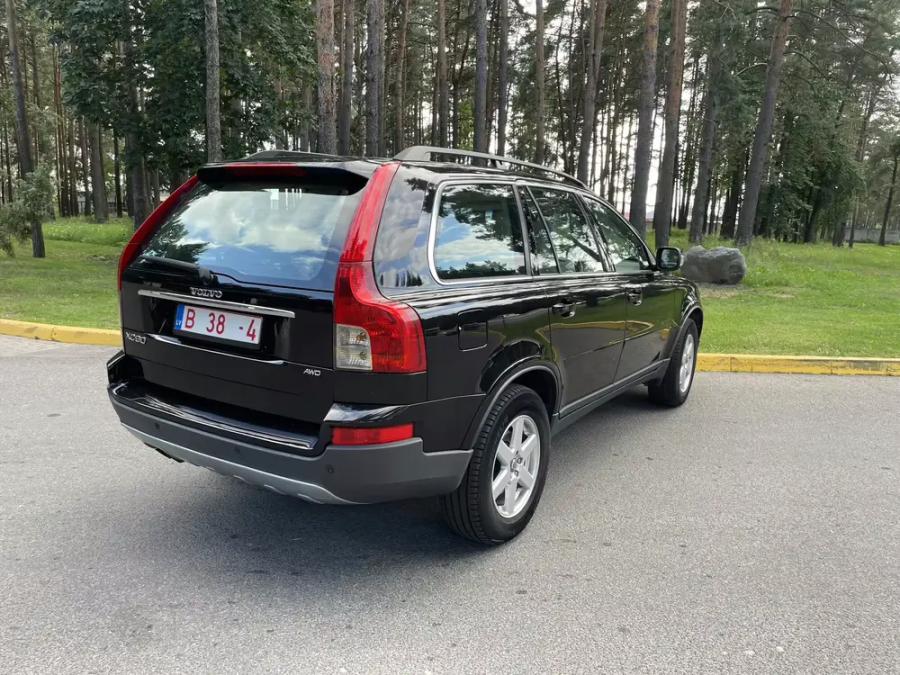 Black Volvo XC90 2007 in Riga, with an engine capacity of 2.40 L and mileage of 239 thousand km for 3000 €, photo 8 on AUTOMOTO.COM.LV