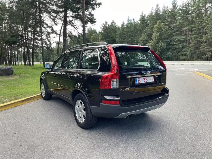 Black Volvo XC90 2007 in Riga, with an engine capacity of 2.40 L and mileage of 239 thousand km for 3000 €, photo 9 on AUTOMOTO.COM.LV